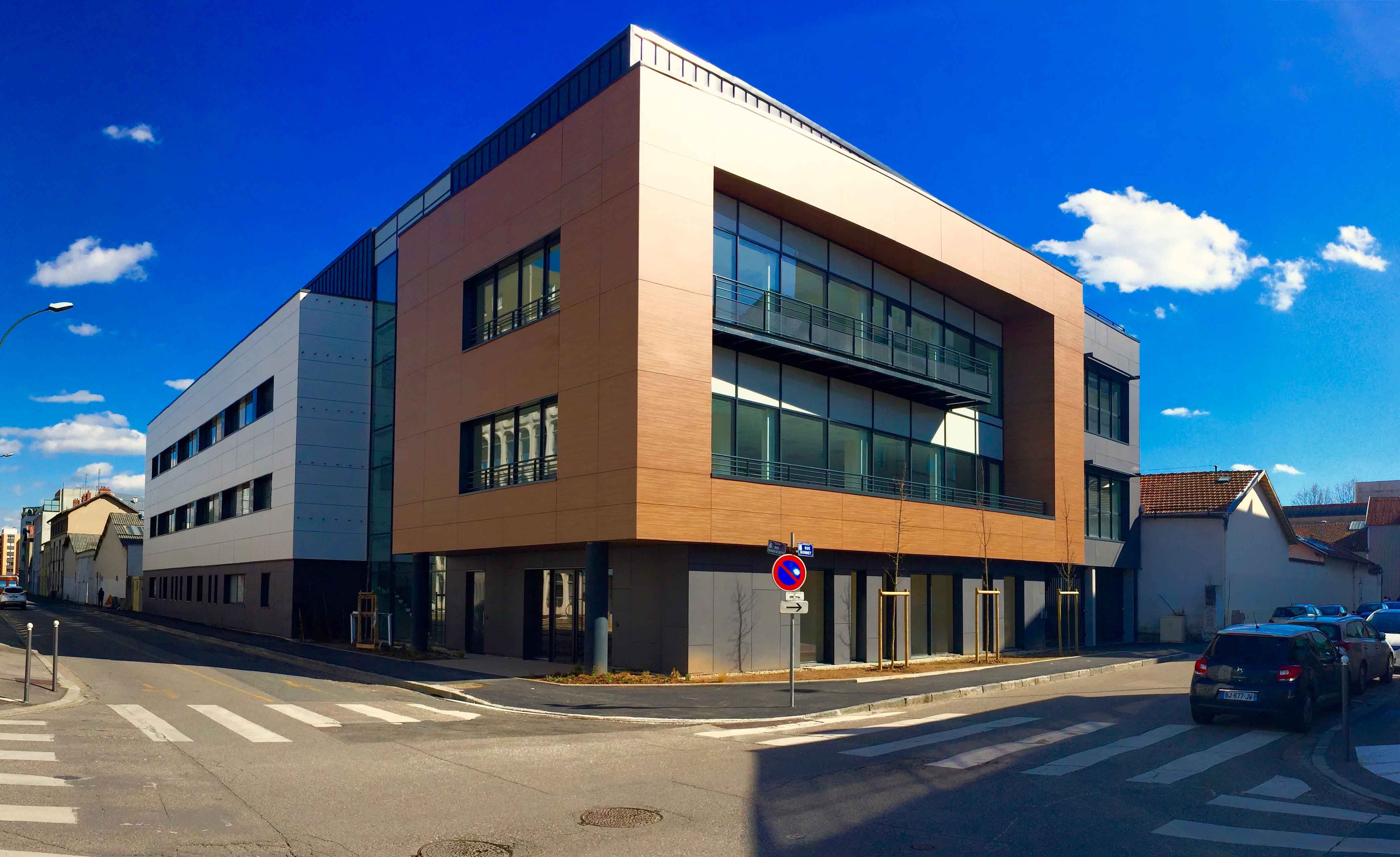 NOS RÉFÉRENCES Bâtiment mixte, Santé - Pharma, Tertiaire